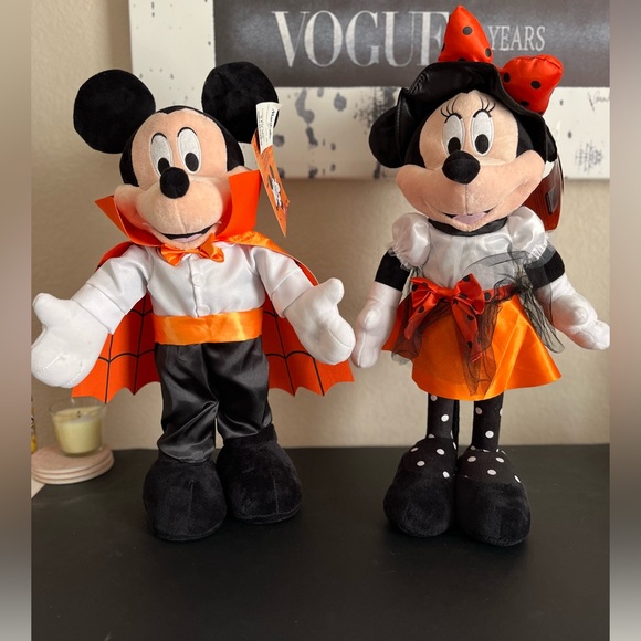 Disney | Holiday | Disney Mickie And Minnie Halloween Greeters 223 Nwt ...
